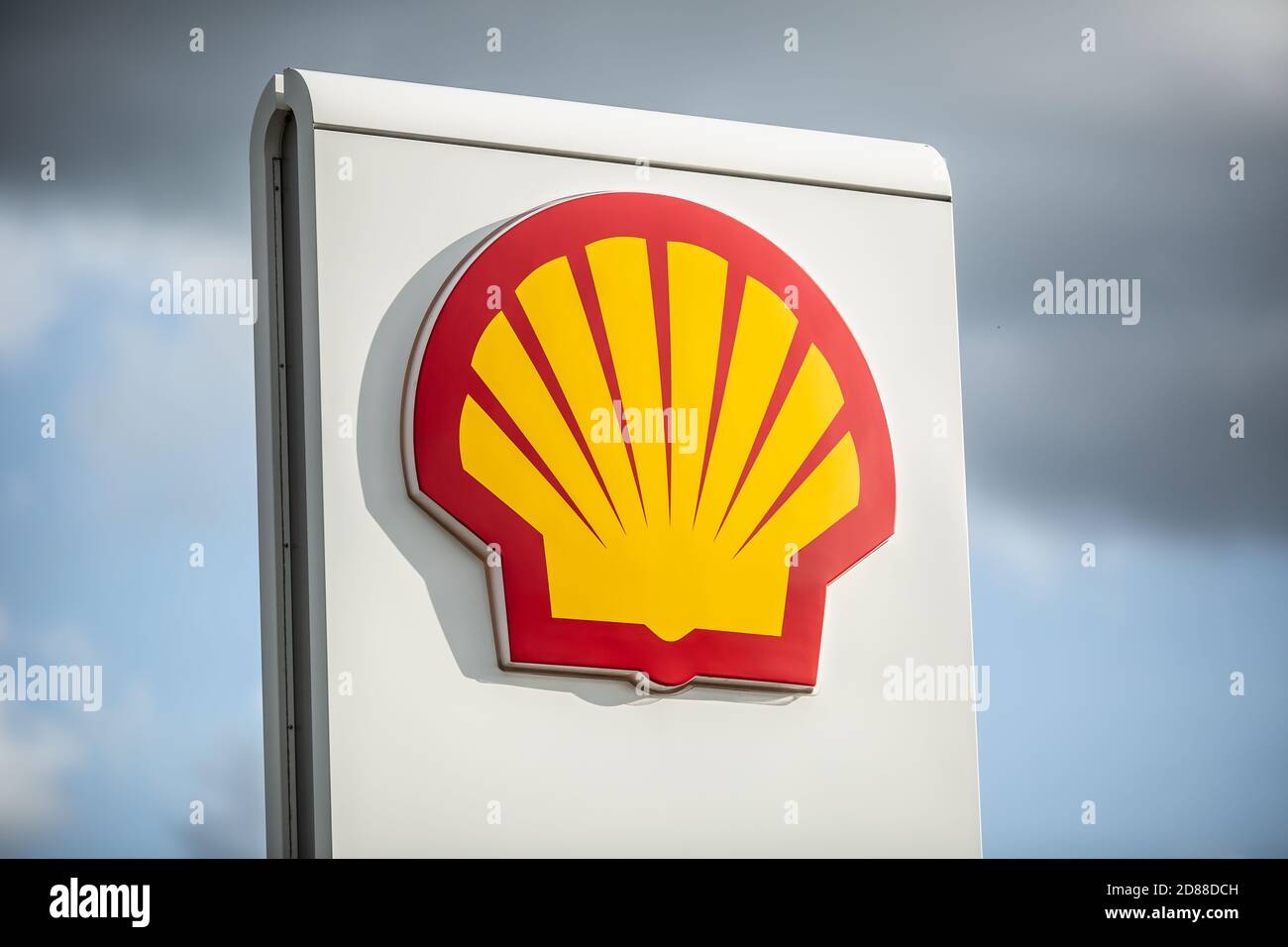 Shell logo hi-res stock photography and images - Alamy