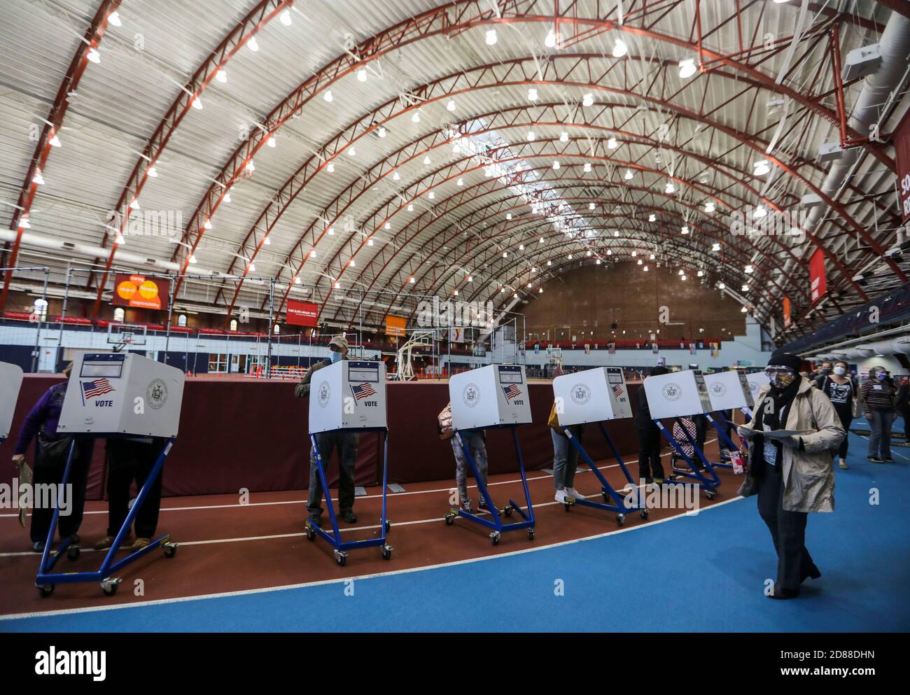 Voting booths 2020 hi-res stock photography and images - Alamy