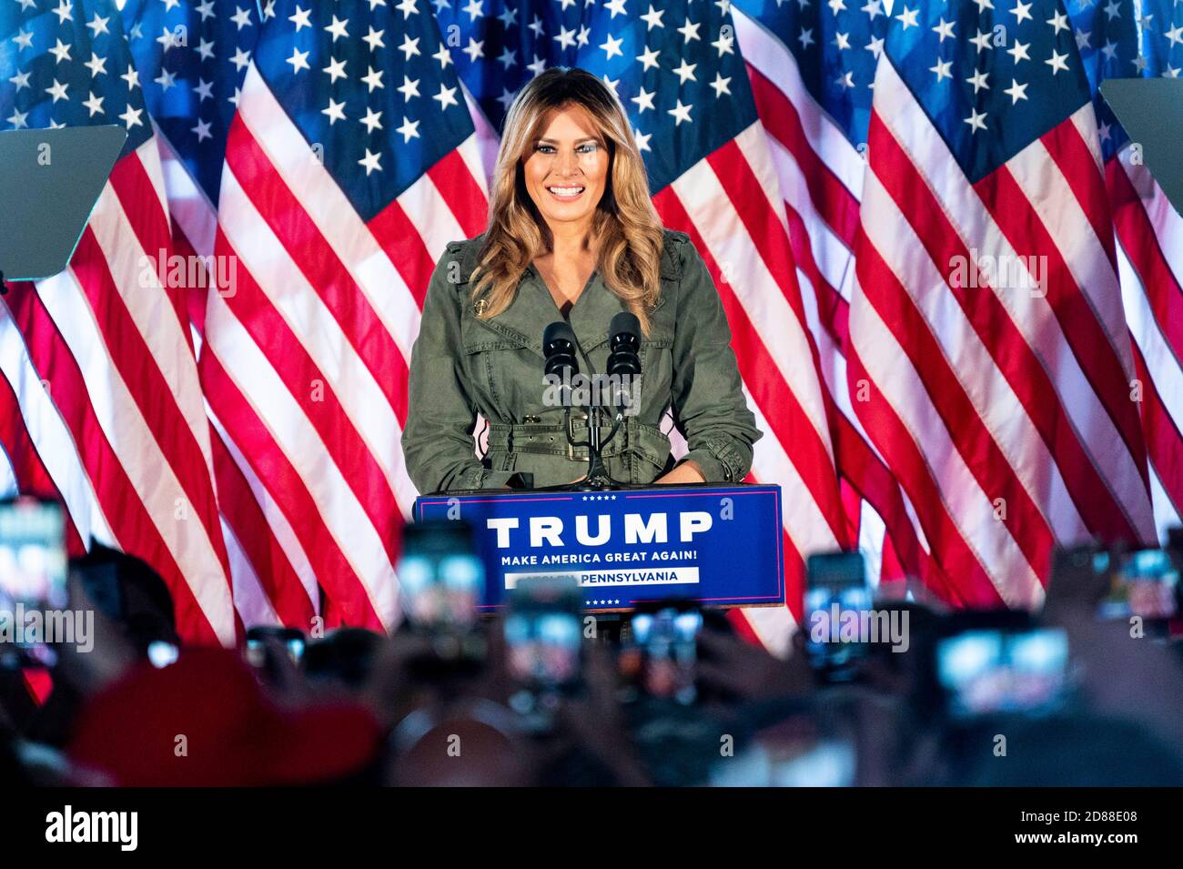 Atglen, Pennsylvania, USA. 27th Oct, 2020. First Lady MELANIA TRUMP ...