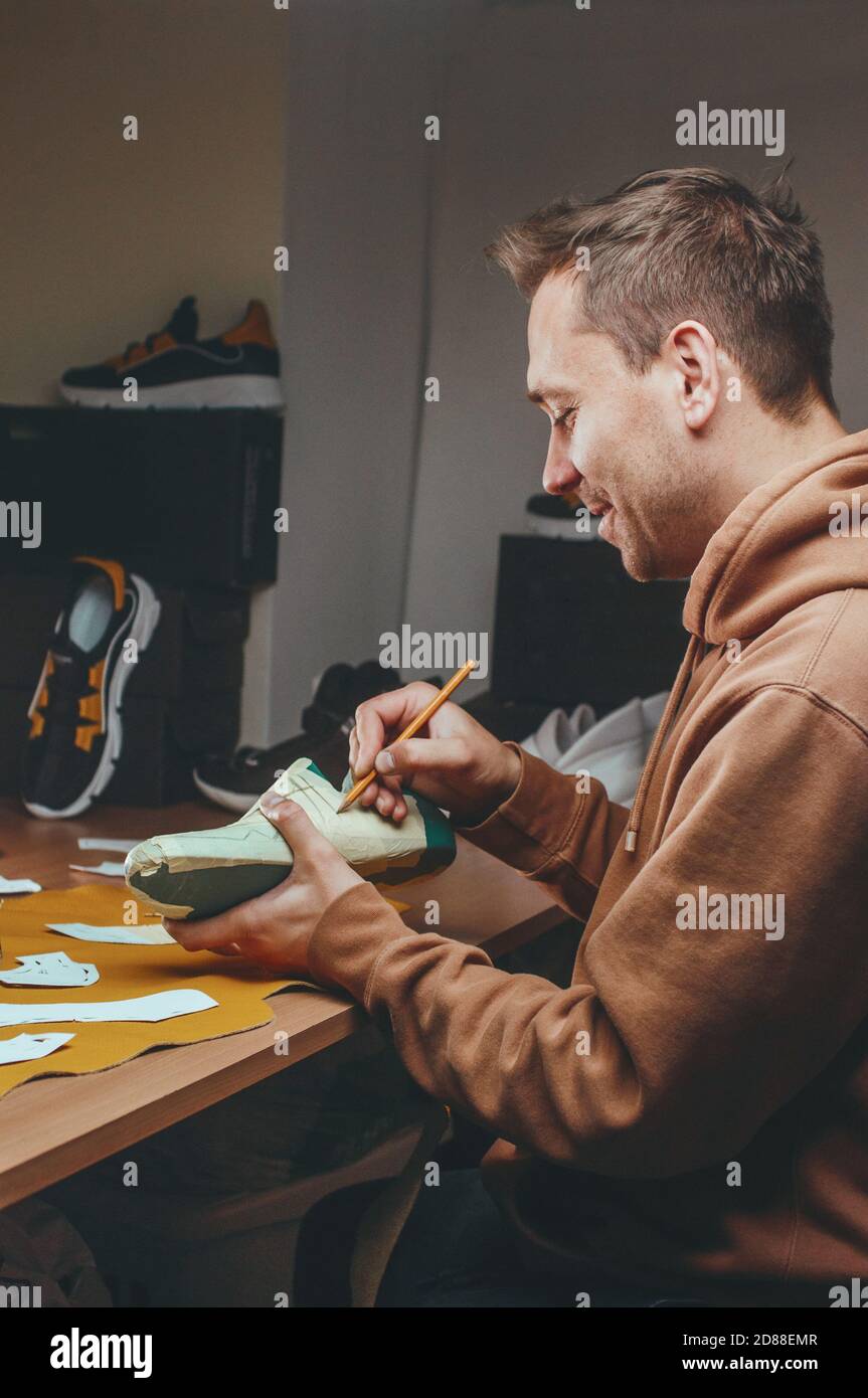 Shoemaker drawing a pattern on the shoe model Stock Photo - Alamy