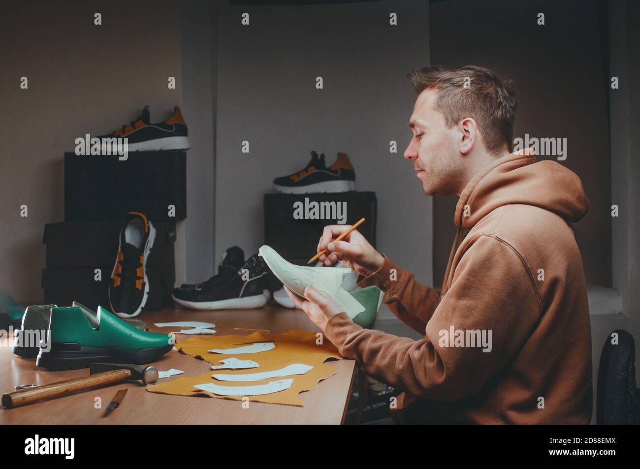 Shoemaker drawing a pattern on the shoe model Stock Photo - Alamy