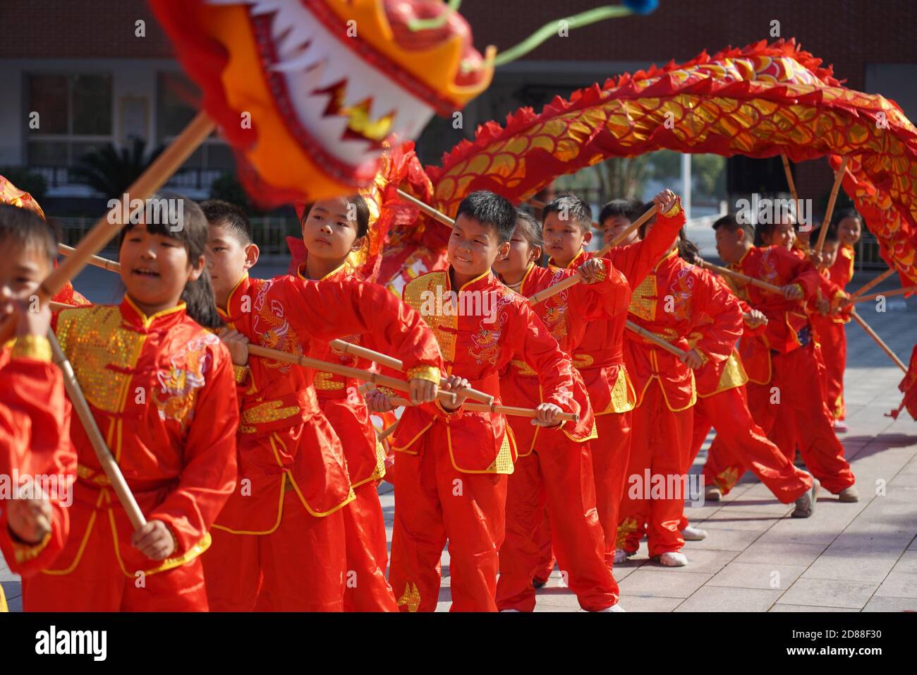 Chinese traditional dragon dance hi-res stock photography and images ...
