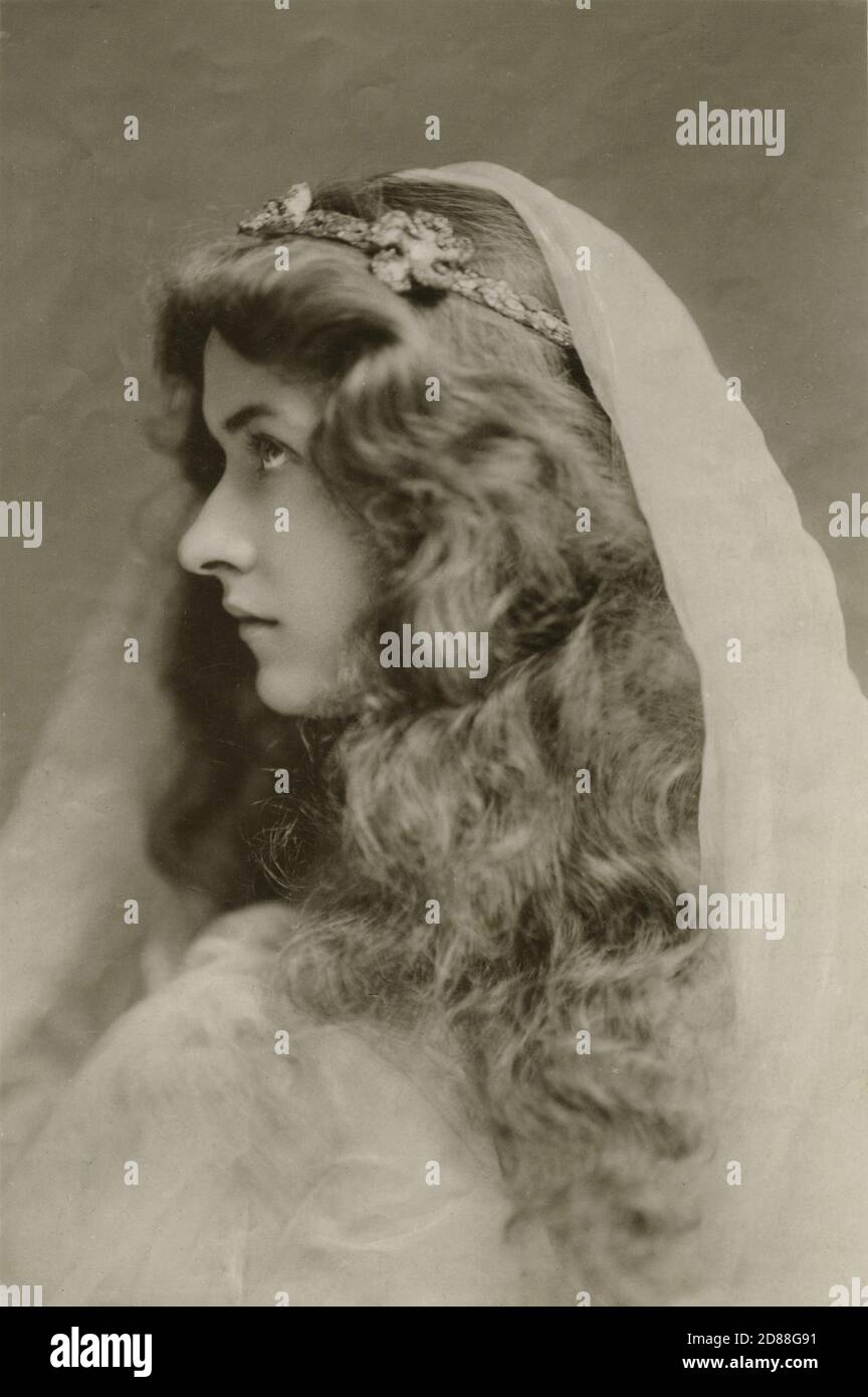 Fair Rosamund High Resolution Stock Photography and Images - Alamy