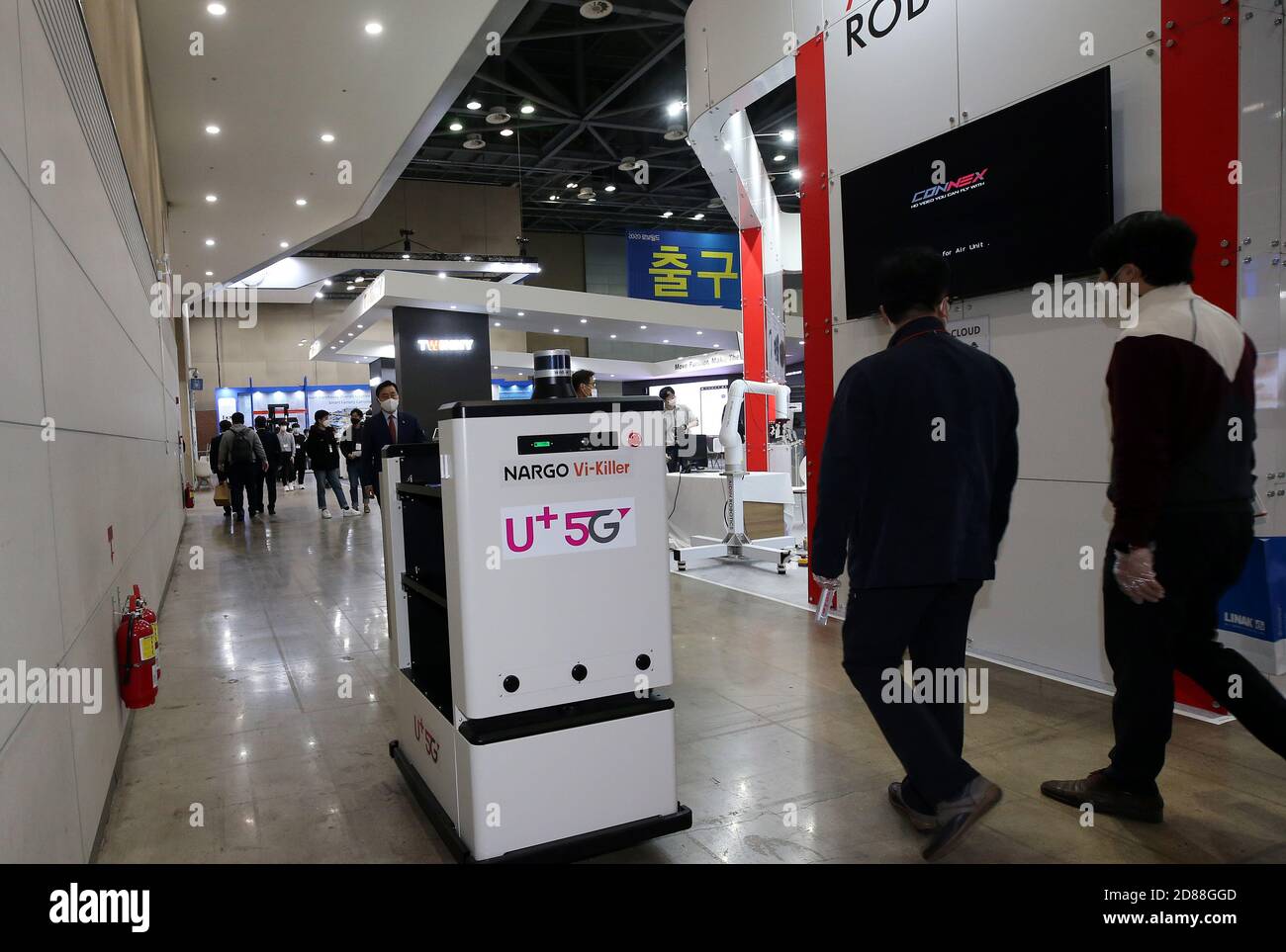 28th Oct, 2020. Exhibition on robots A logistics robot based on next ...