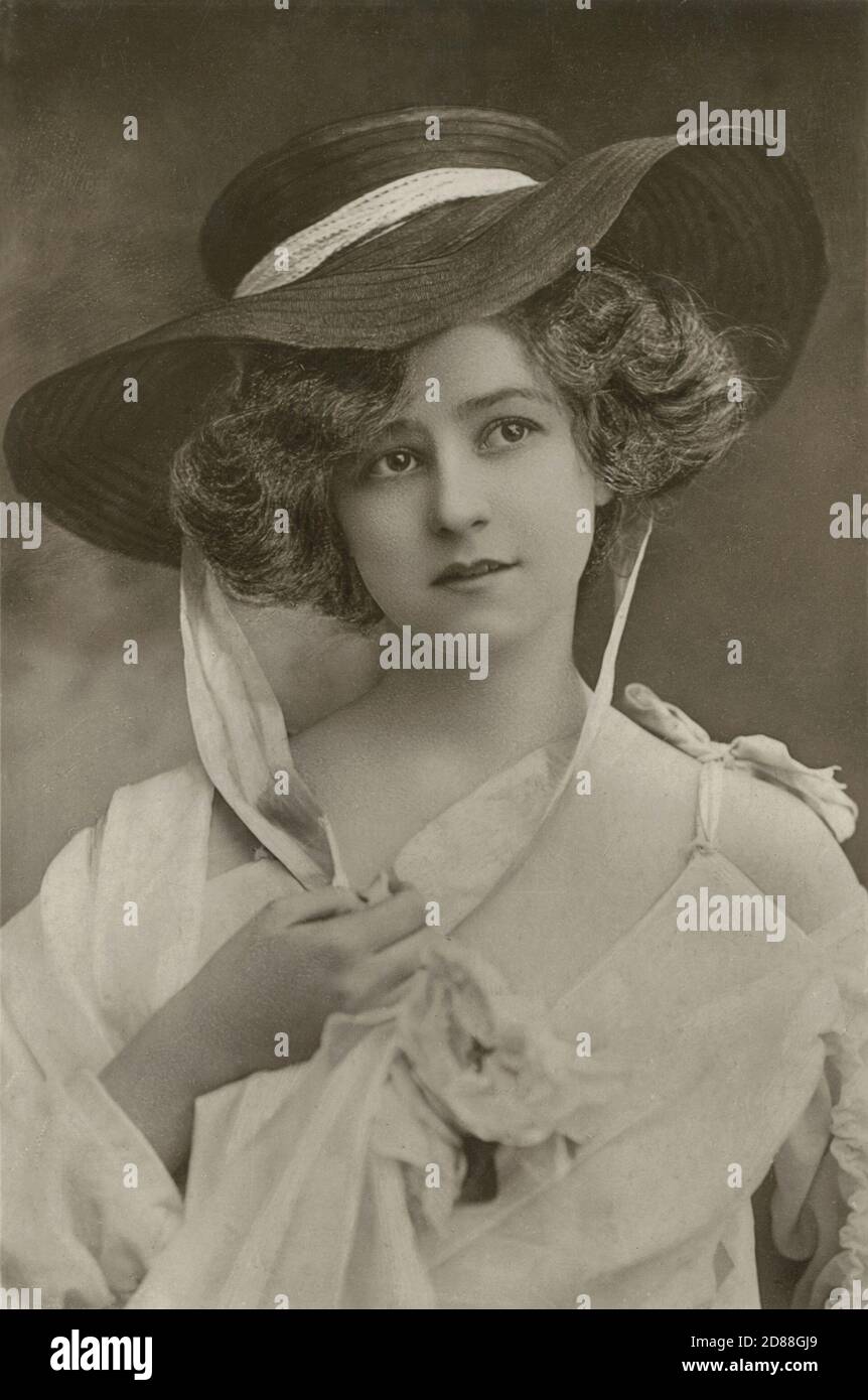 Vintage Postcard. Gabrielle Ray - Rotary 1677 F - photo by Bassano (London) about 1906 ...