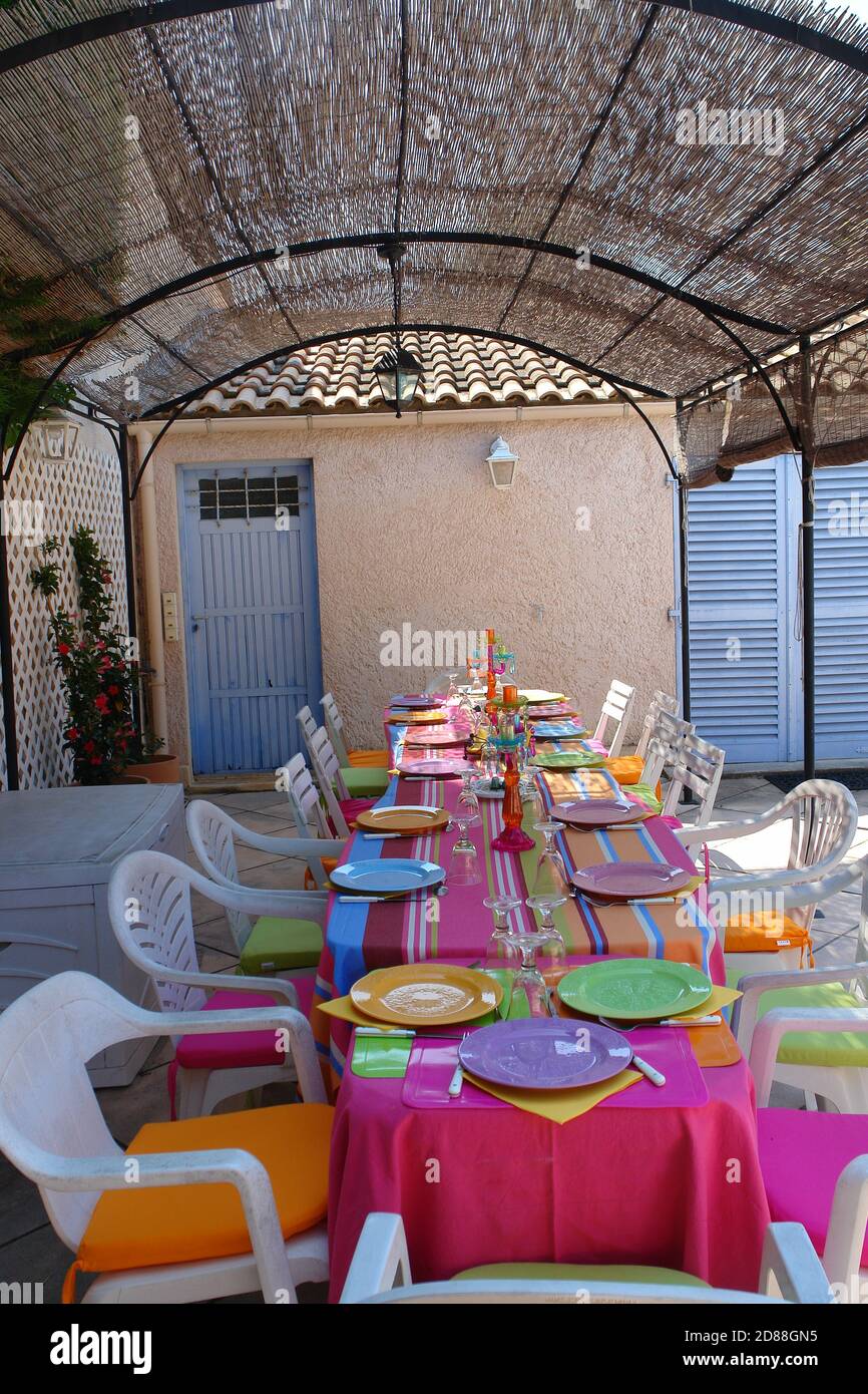 Table set for meals around the pool Stock Photo - Alamy