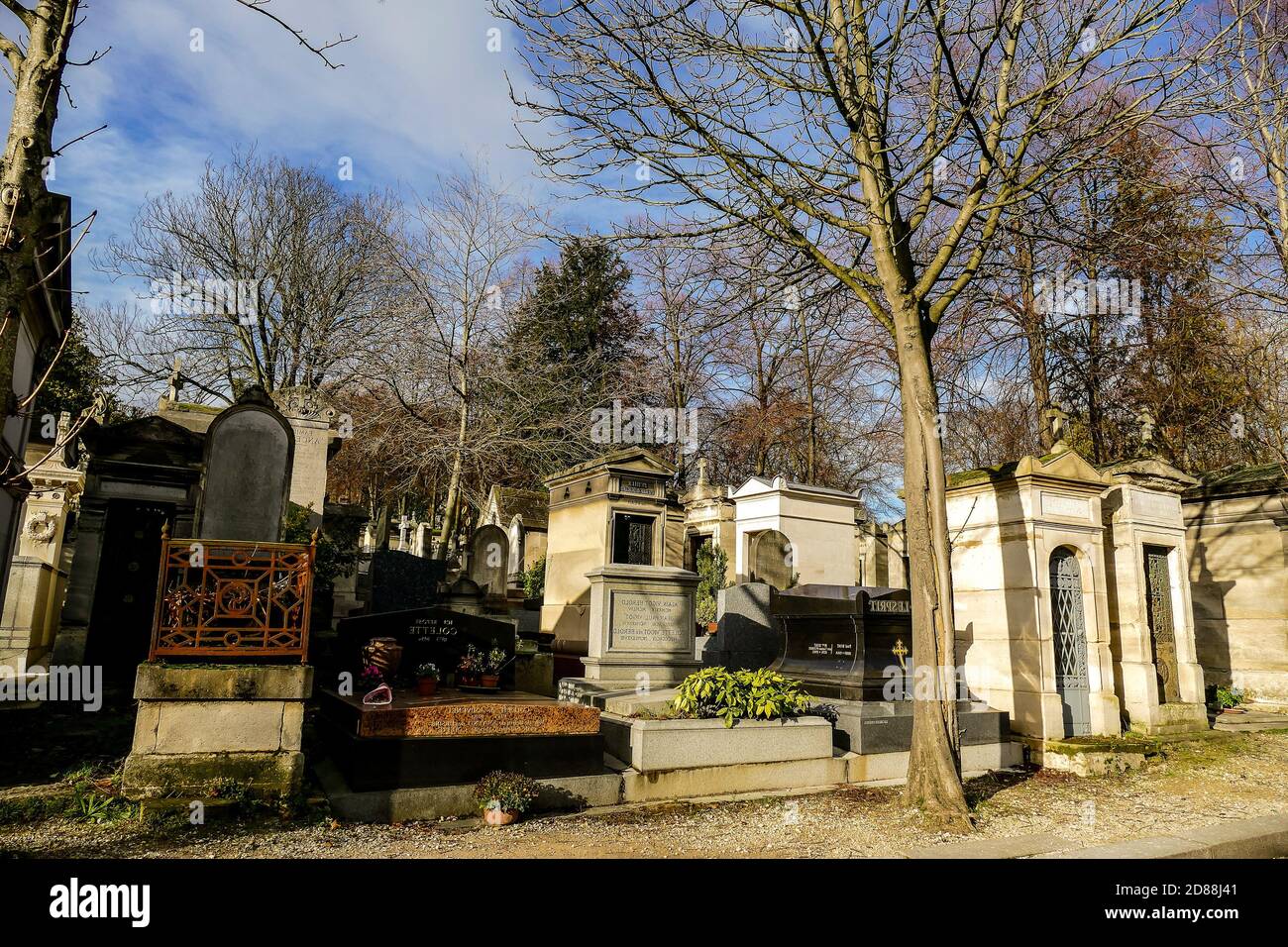 Cimetiere du Pere Lachaise typical french cemetery, Photo image a ...