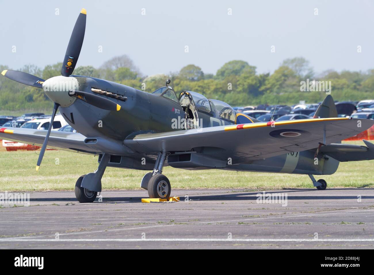 Two-seater Supermarine Spitfire T.IX ML407 at the Abingdon Air ...