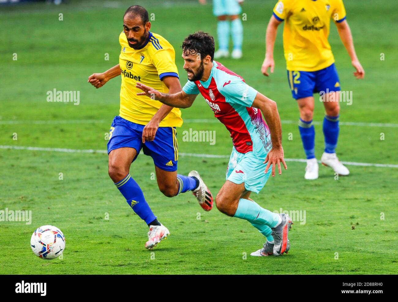 Alfonso Pedraza of Villarreal and Carlos Akapo of Cadiz during the ...