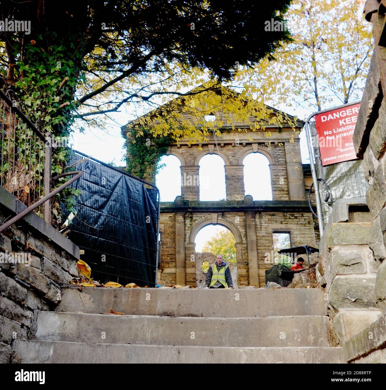 Headstones and tombs hi-res stock photography and images - Alamy