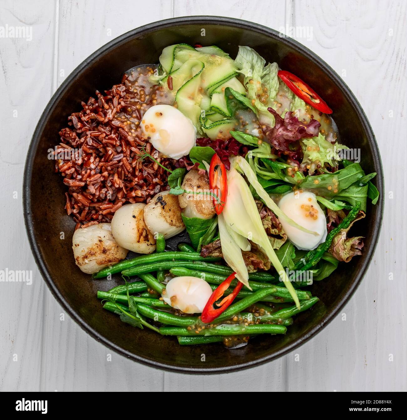 Warm salad of green beans, wild rice and scallop Stock Photo - Alamy