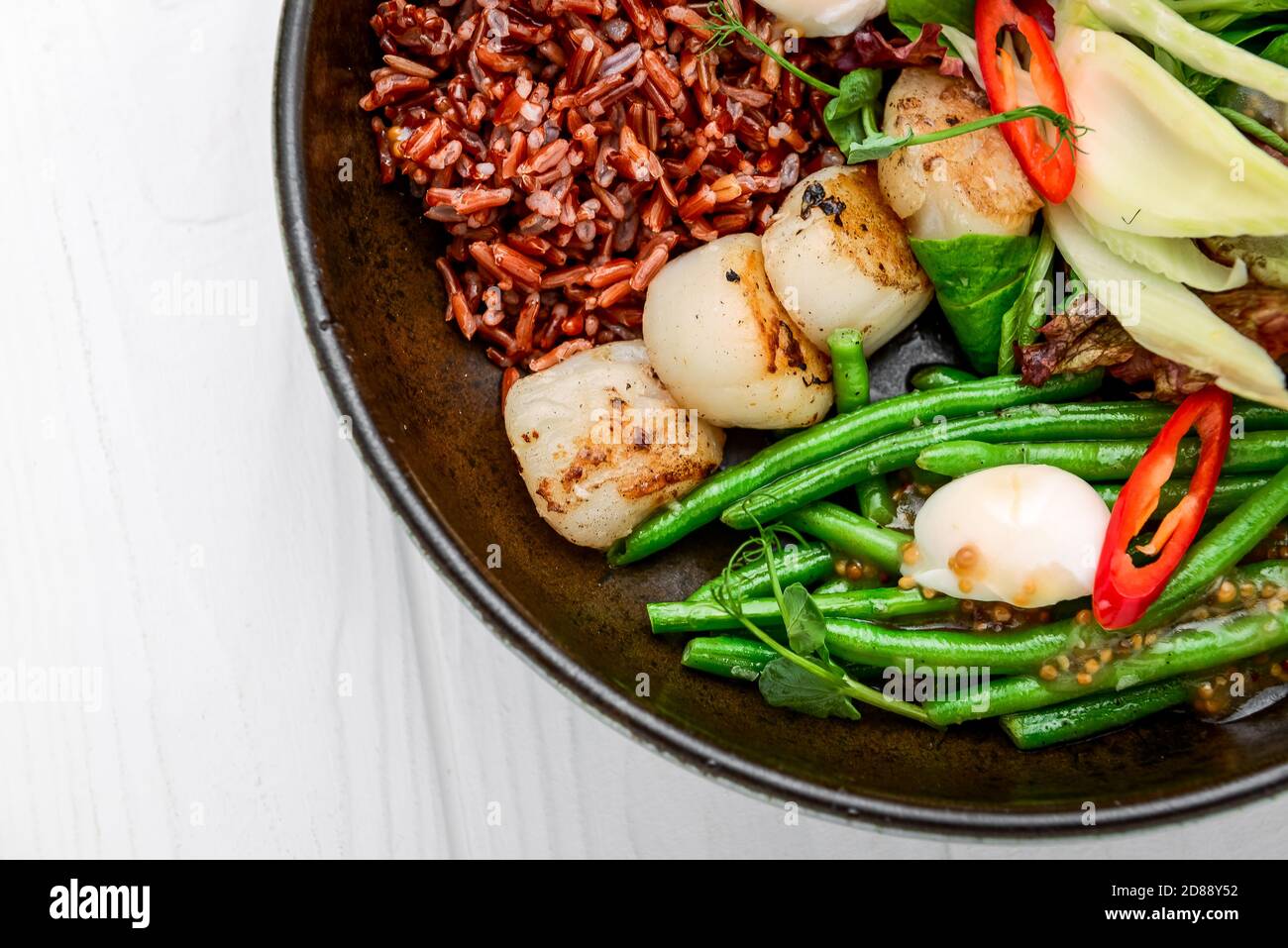 Warm salad of green beans, wild rice and scallop Stock Photo - Alamy