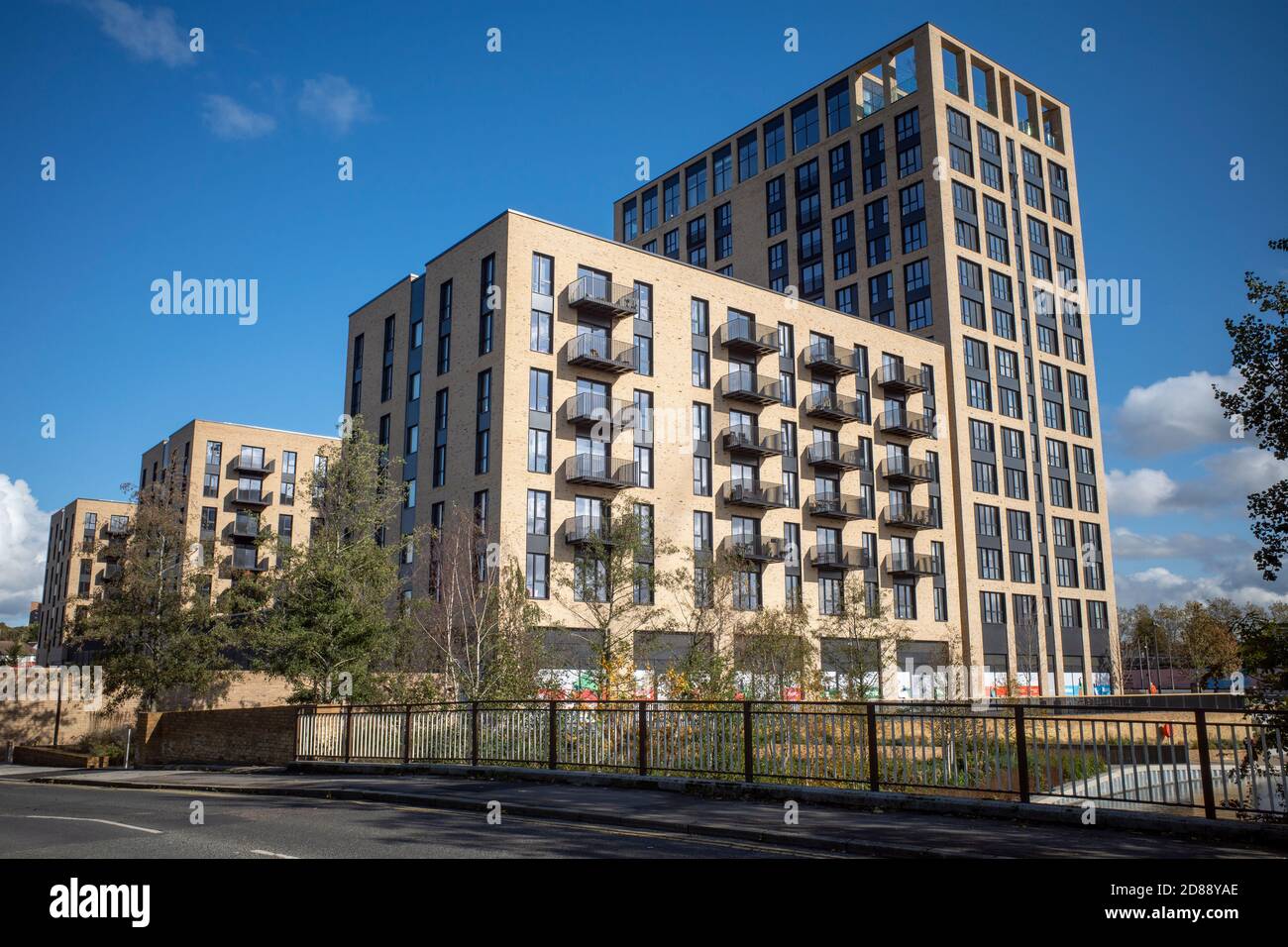 Greenford Quay canal-side neighbourhood on the Grand Union canal in ...
