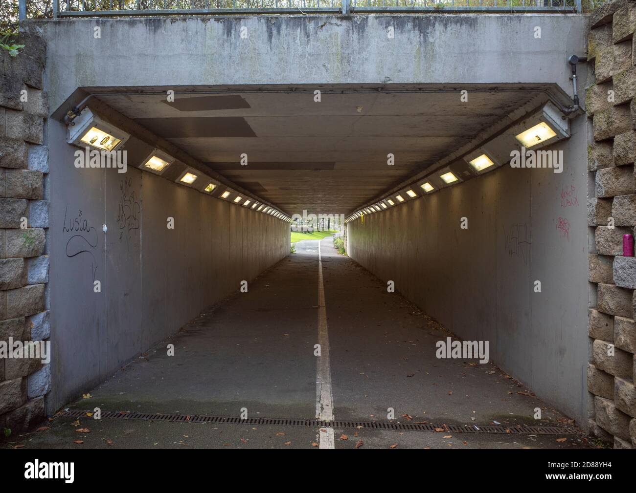 Car underpass hi-res stock photography and images - Alamy