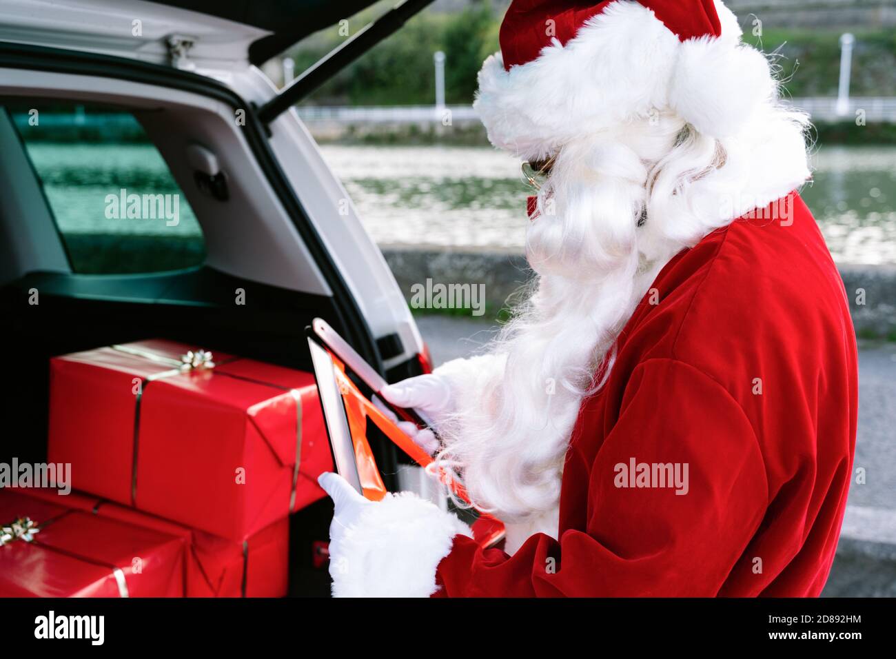 Mechanical santa claus hi-res stock photography and images - Alamy