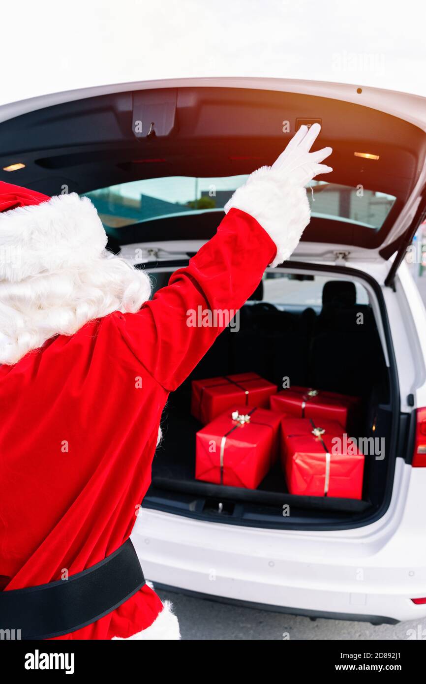 Car full of gifts hi-res stock photography and images - Alamy