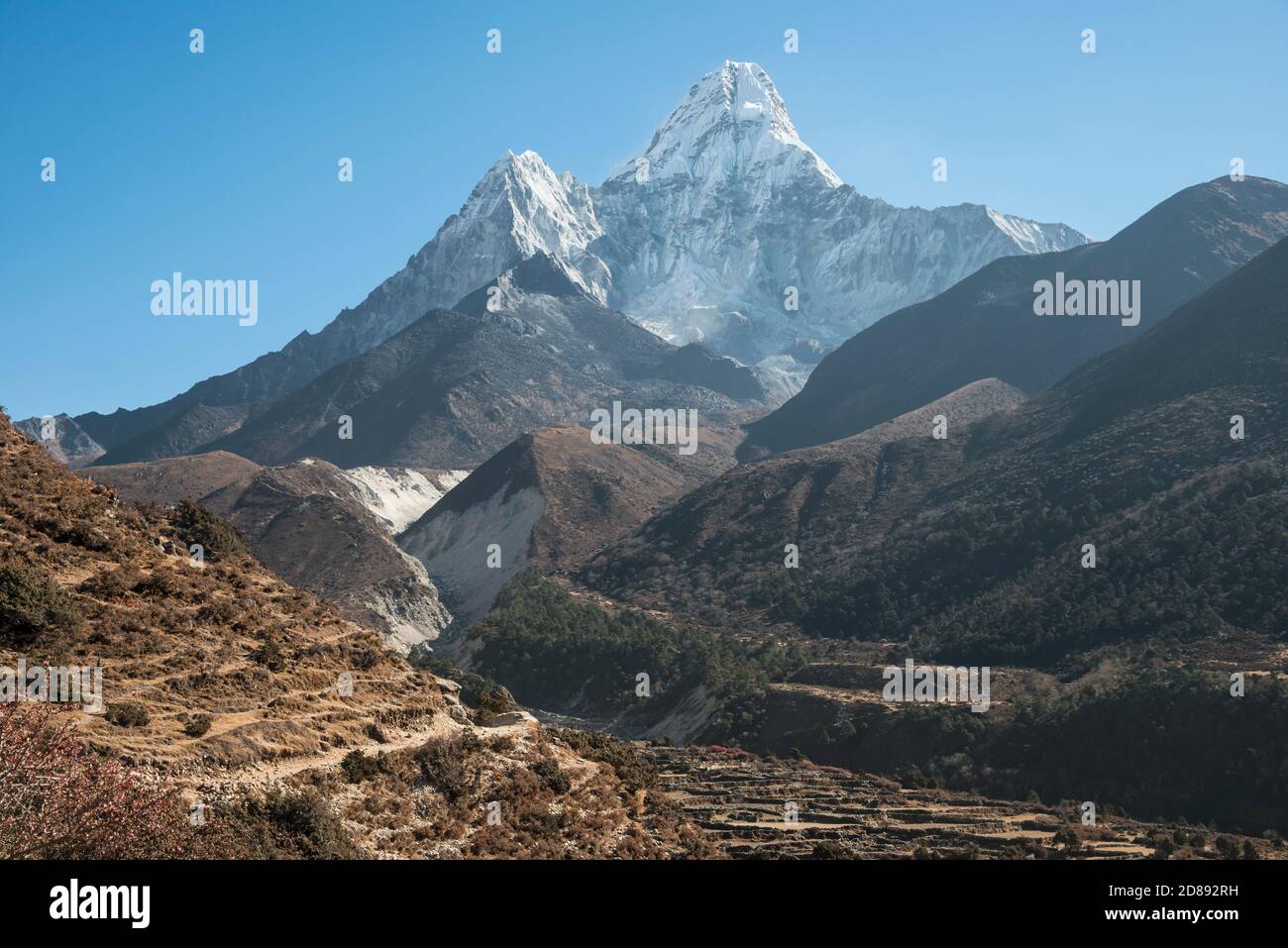 Ama dablam mountain peak trek hi-res stock photography and images - Alamy