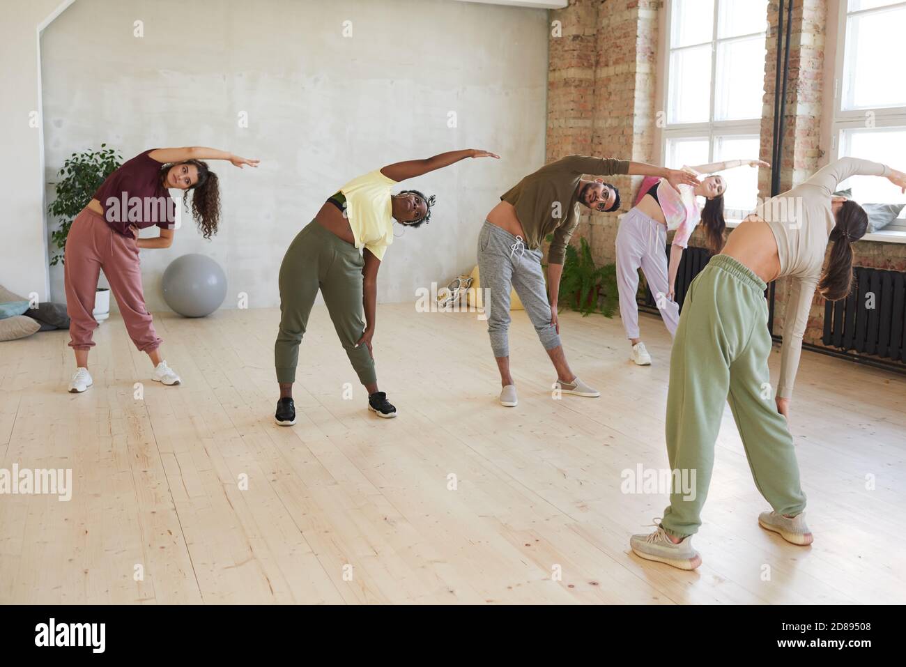 Group dancer in dancing hi-res stock photography and images - Alamy