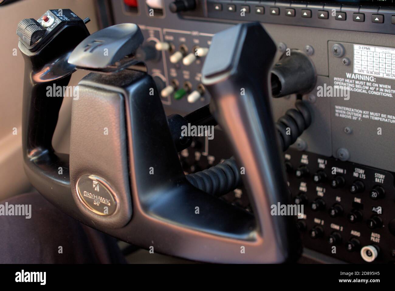 Interior of a Cessna 172 airplane 11.9.2020 Stock Photo - Alamy