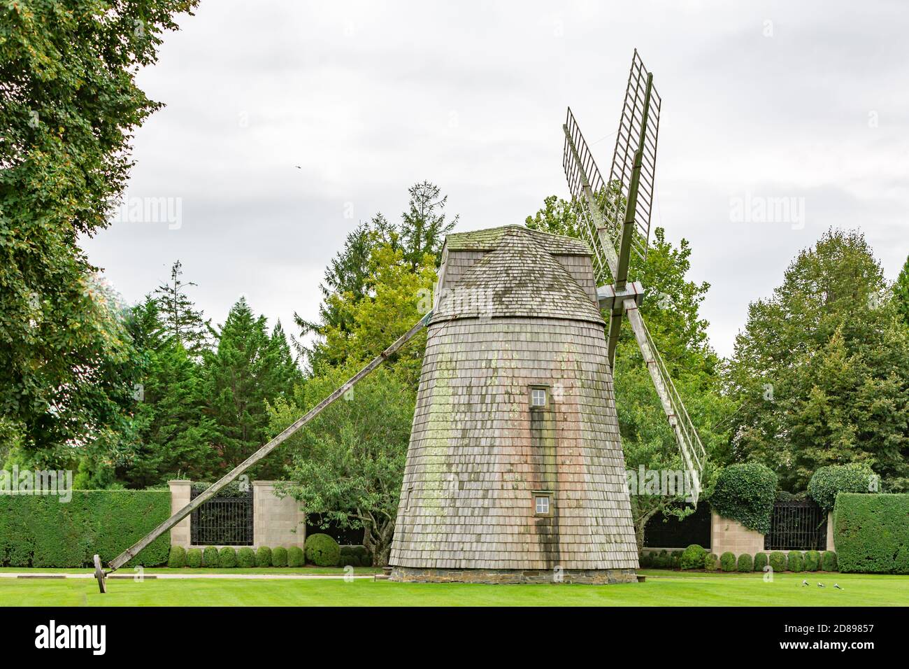 Corwith windmill water mill long hi-res stock photography and images ...