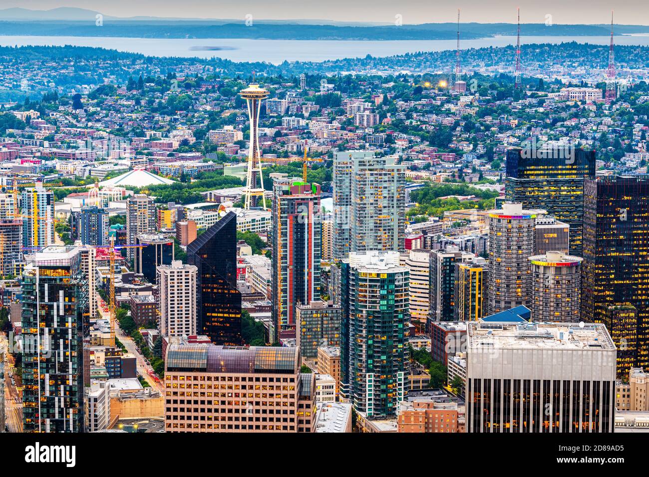 Downtown building rooftop hi-res stock photography and images - Alamy