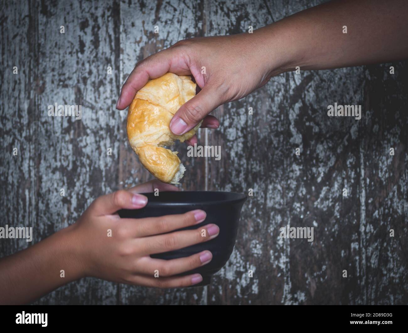 Empty plate hunger child hand hi-res stock photography and images - Alamy