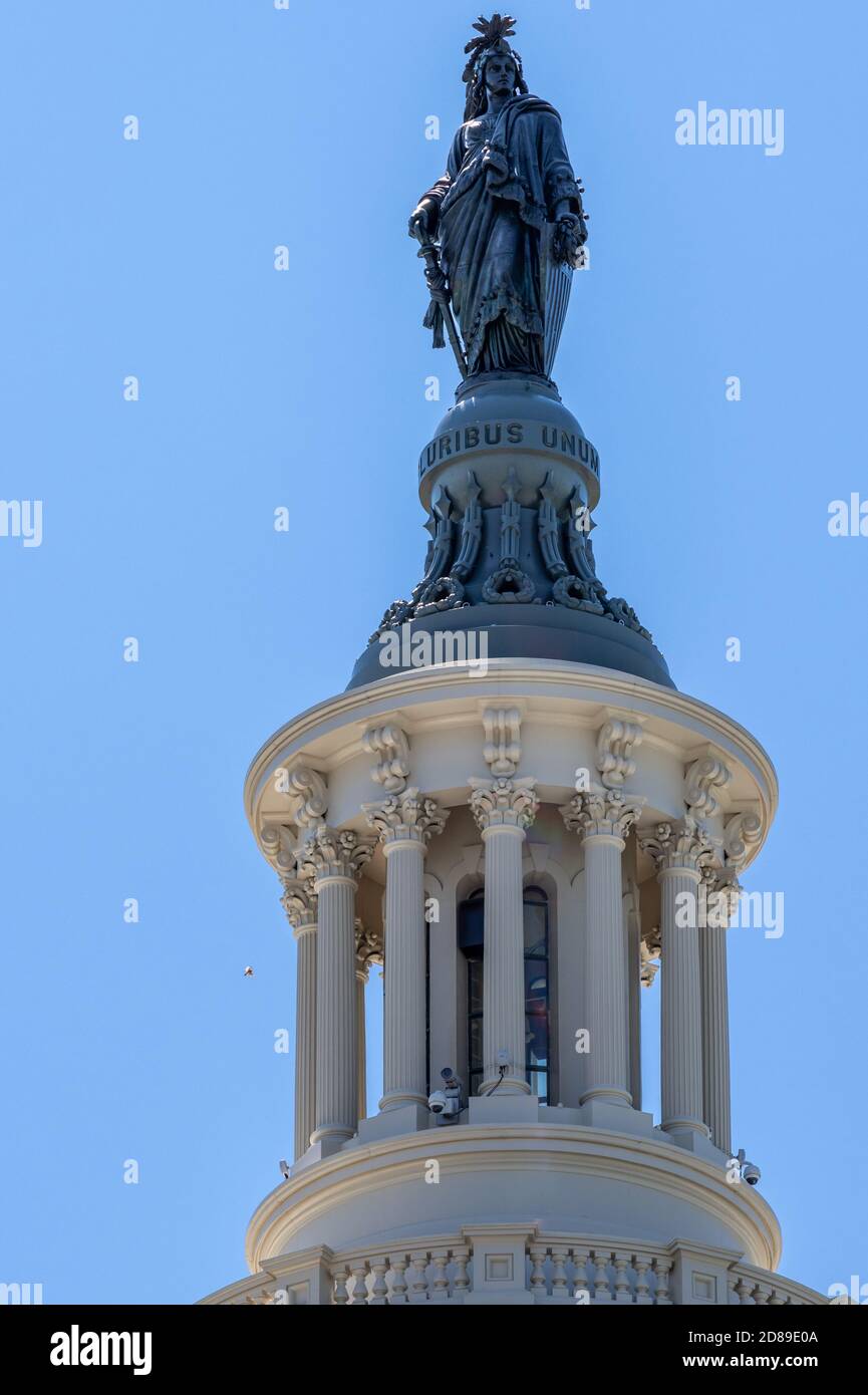 Victory statue dome hi-res stock photography and images - Alamy