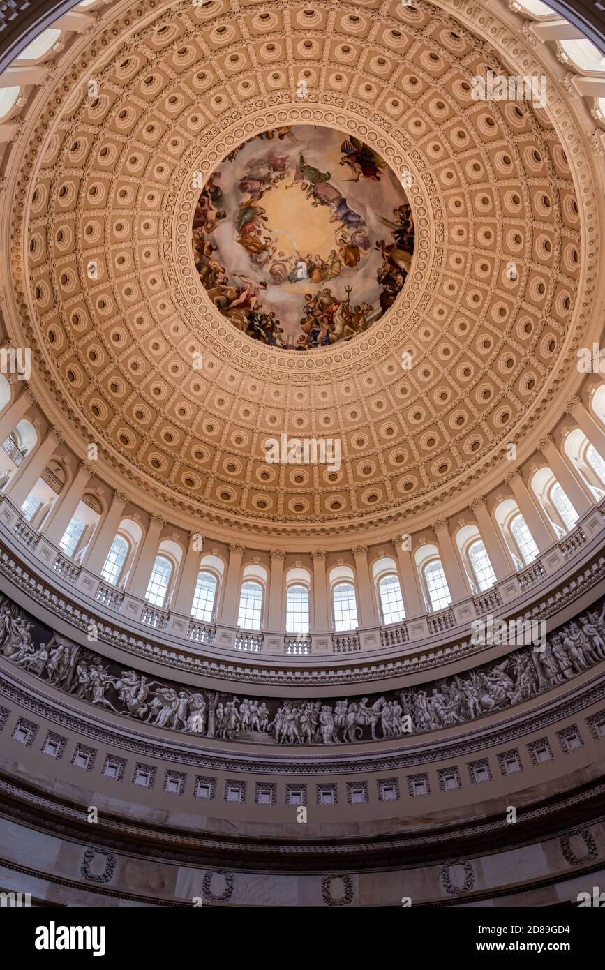 Constantino Brumidi's 1865 fresco Apotheosis of George Washington in ...