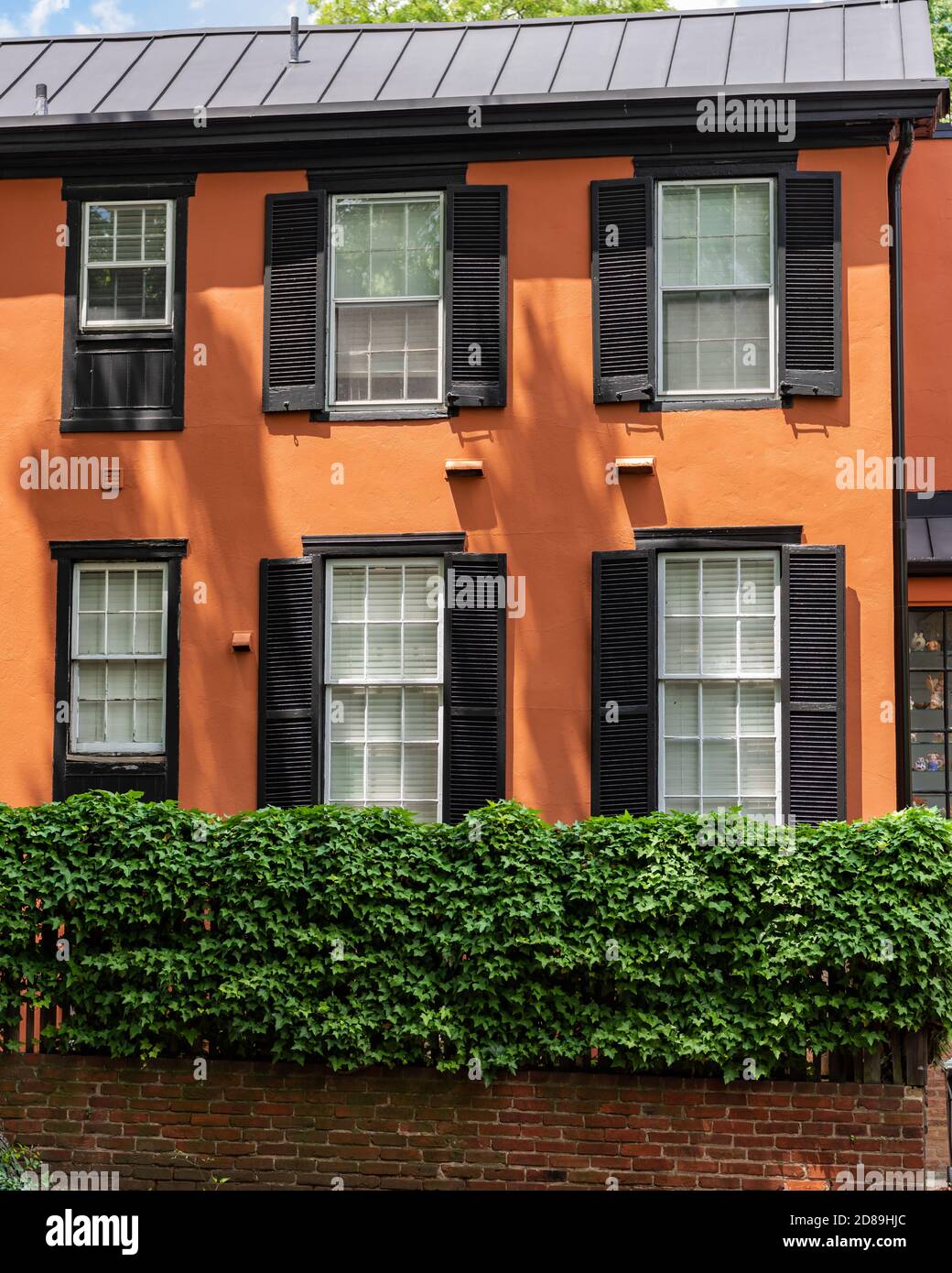 Ochre coloured homes hi-res stock photography and images - Alamy