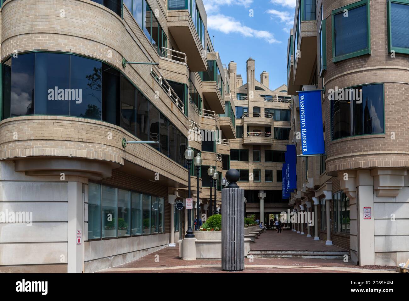 The Washington Harbour complex located on the Potomac River Stock Photo ...