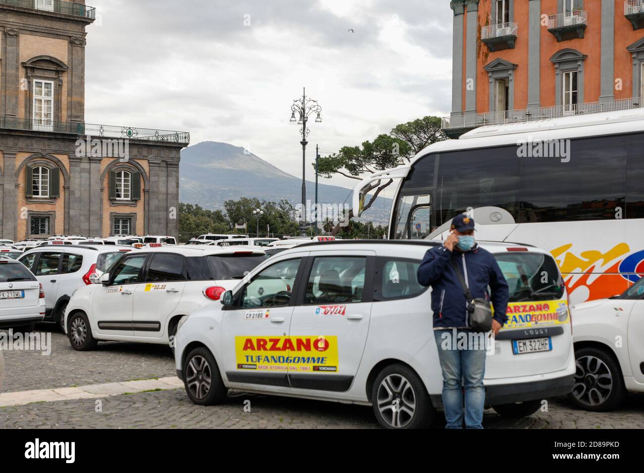 Naples, Campania, Italy. 28th Oct, 2020. 28/10/2020 Naples, workers in ...