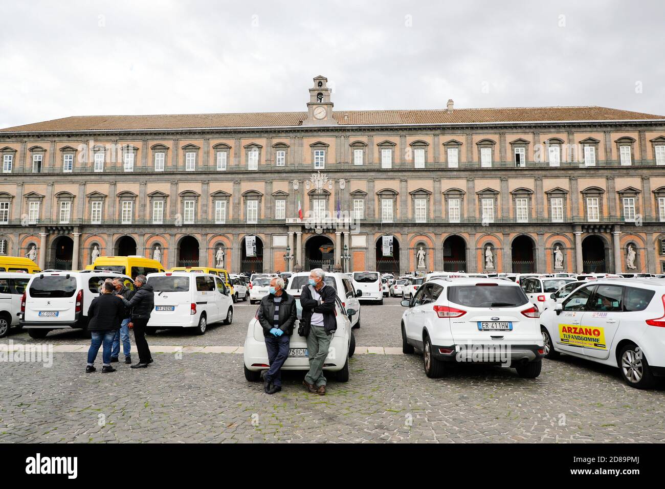 Naples, Campania, Italy. 28th Oct, 2020. 28/10/2020 Naples, workers in ...