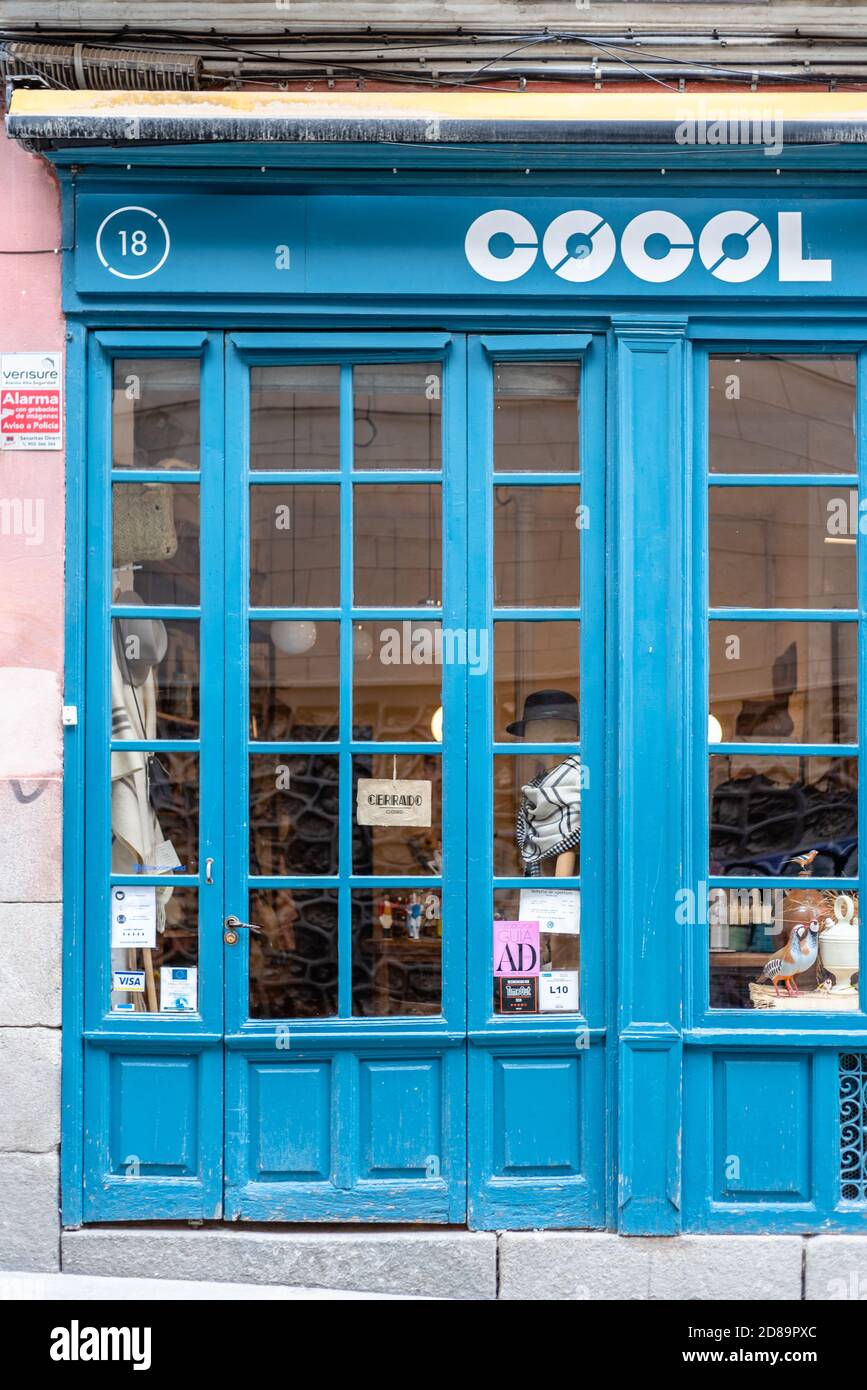 Shop front madrid spain hi-res stock photography and images - Alamy