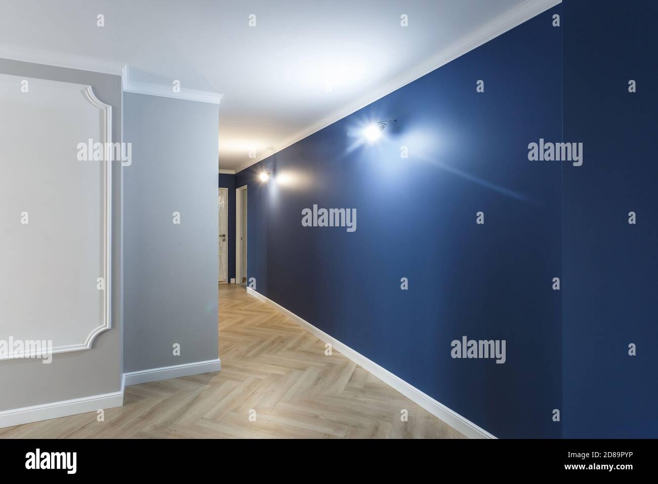 Coving paint hi-res stock photography and images - Alamy