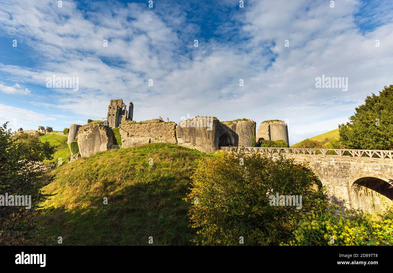 Corfe Castle and main entrance at Corfe in Dorset, England Stock Photo ...