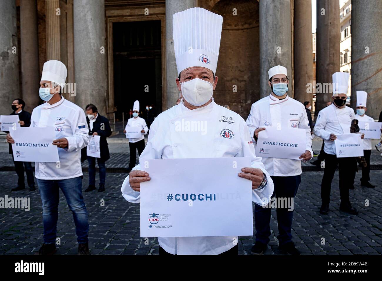 Rome, Italy. 28th Oct, 2020. Demonstration of the Italian restaurateurs ...