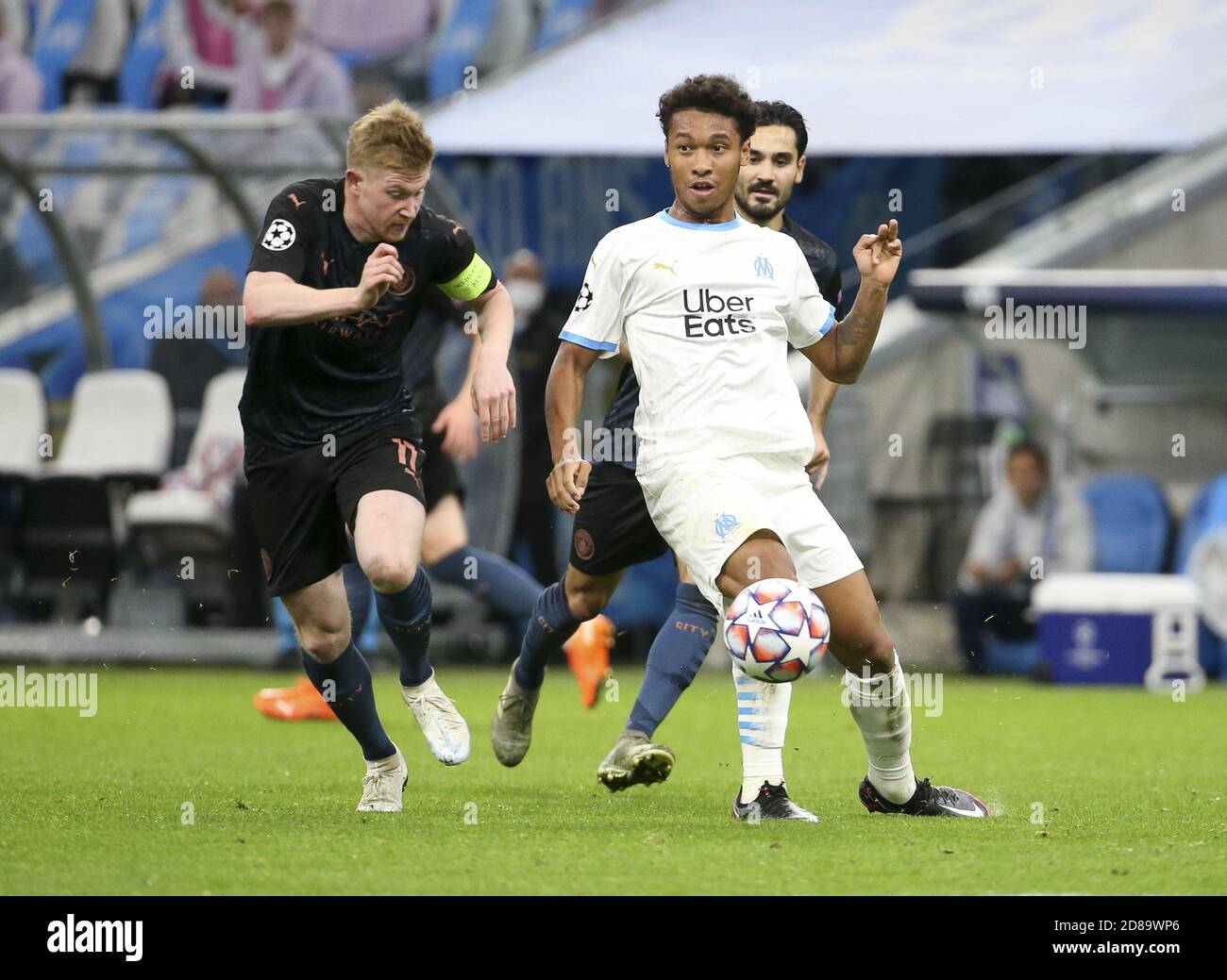 Kevin de Bruyne of Manchester City, Boubacar Kamara of Marseille during ...