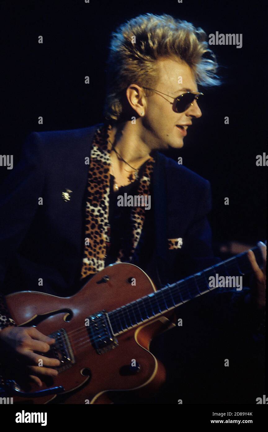 The stray cats brian setzer hi-res stock photography and images - Alamy