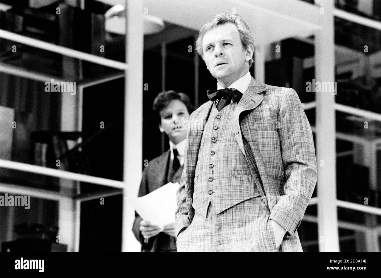l-r: Colin Firth (Felix), Anthony Hopkins (Julian Fichtner) in THE ...