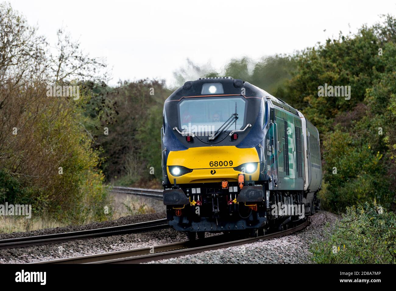 Class 68 diesel locomotive No. 68009 heading a Chiltern Railways ...