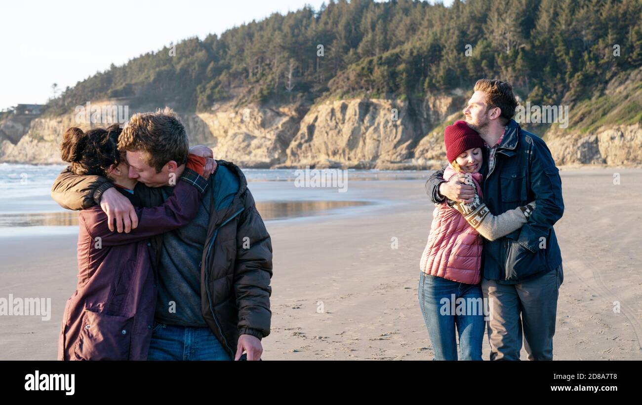 USA. Dan Stevens , Alison Brie, Jeremy Allen White and Sheila Vand in a ...
