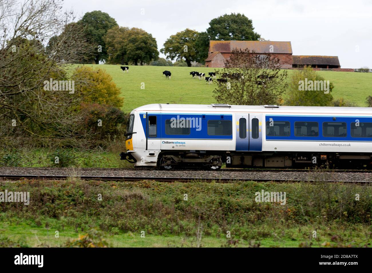 Chiltern Railways class 165 diesel, side view, Warwickshire, UK Stock ...