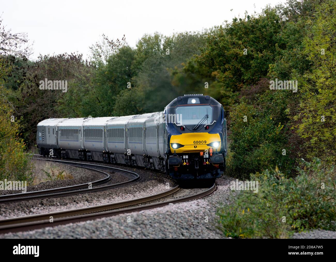 Class 68 diesel locomotive No. 68009 heading a Chiltern Railways ...