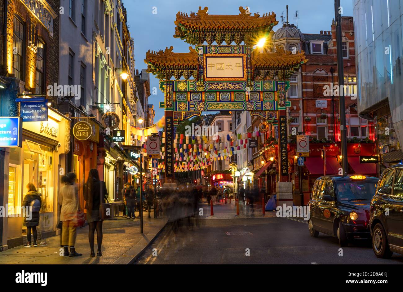 Chinatown chinese england london soho gate hi-res stock photography and images - Alamy