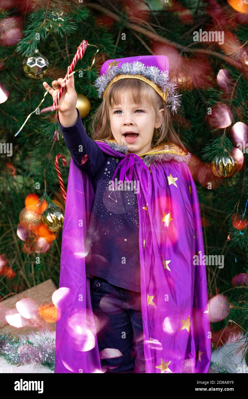 Magic wand casting a spell hi-res stock photography and images - Alamy
