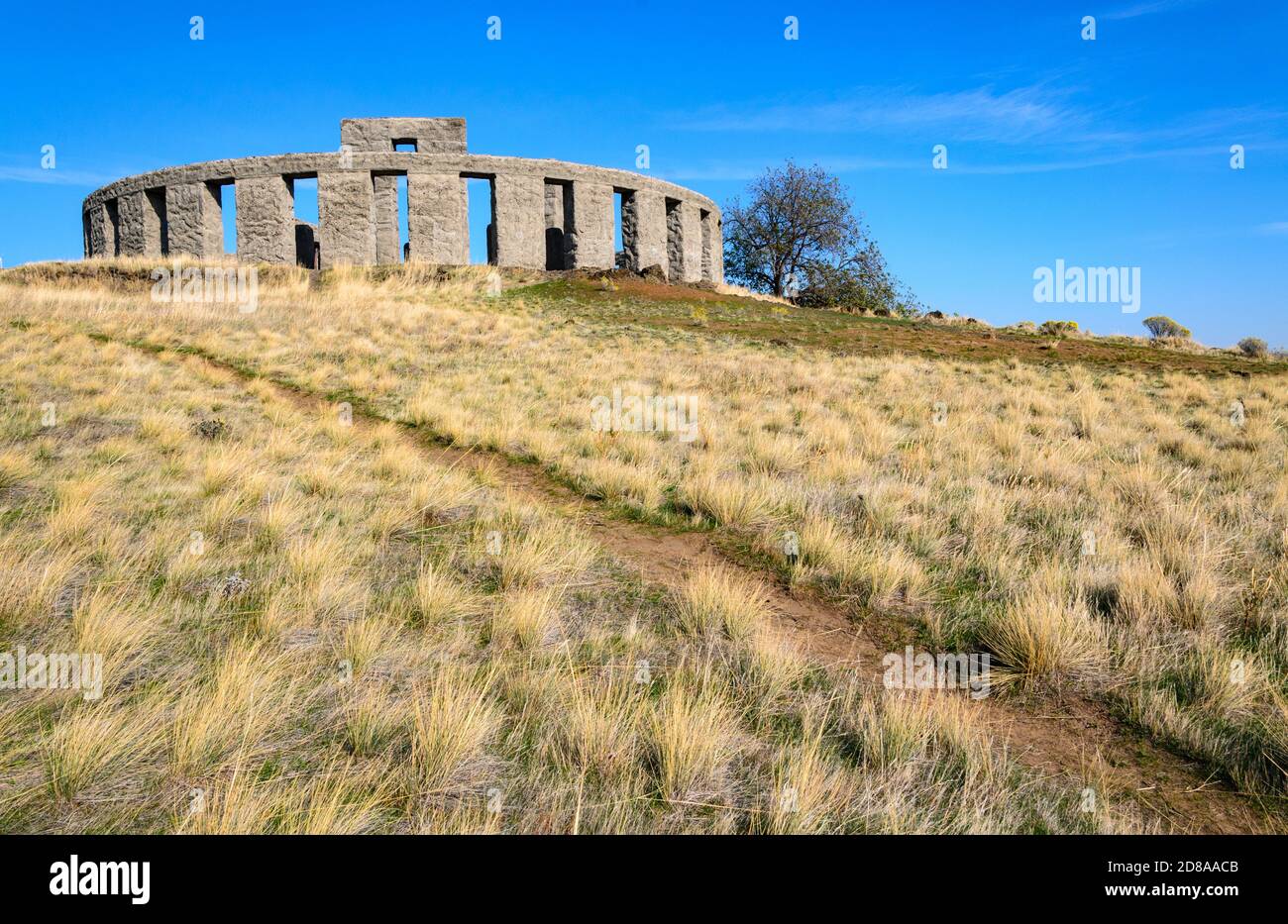 Washington maryhill concrete stonehenge hi-res stock photography and ...