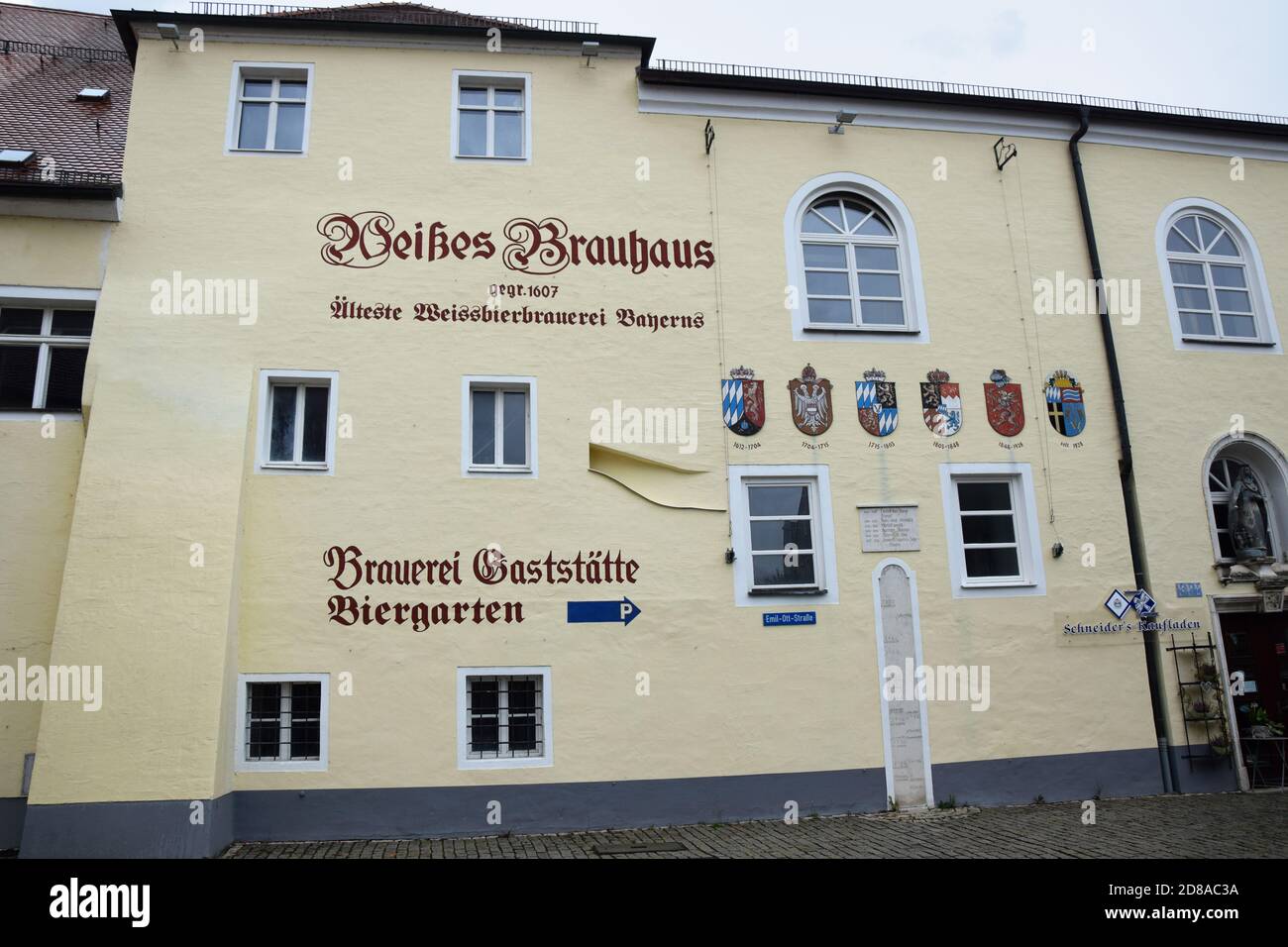 Tavern in the Old Town of Kehlheim in Bavaria, Germany Stock Photo - Alamy