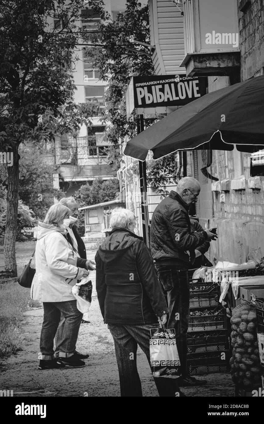 People in virus protective Black and White Stock Photos & Images - Alamy