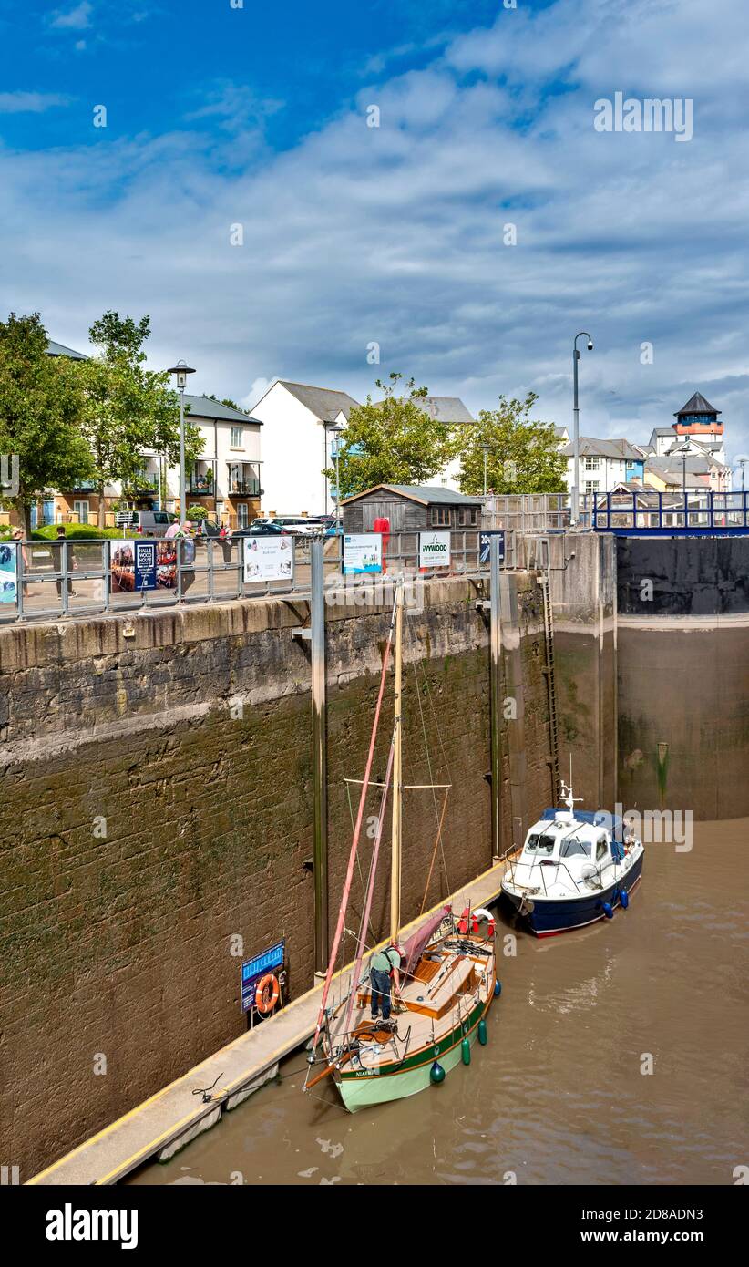 PORTISHEAD BRISTOL SOMERSET ENGLAND A YACHT AND SMALL MOTOR LAUNCH IN ...