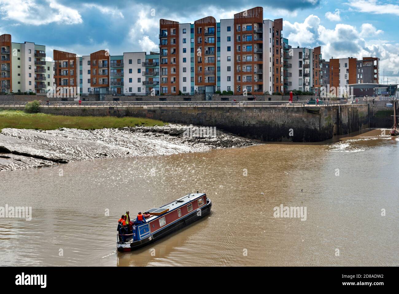 PORTISHEAD BRISTOL SOMERSET ENGLAND A HOUSEBOAT ENTERING THE MARINA ...